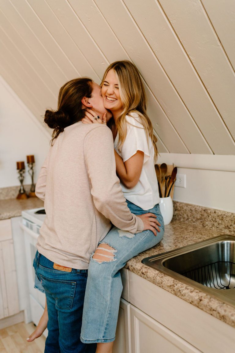 Cozy Airbnb Couples Photos in Boone North Carolina - kayliphotography.com
